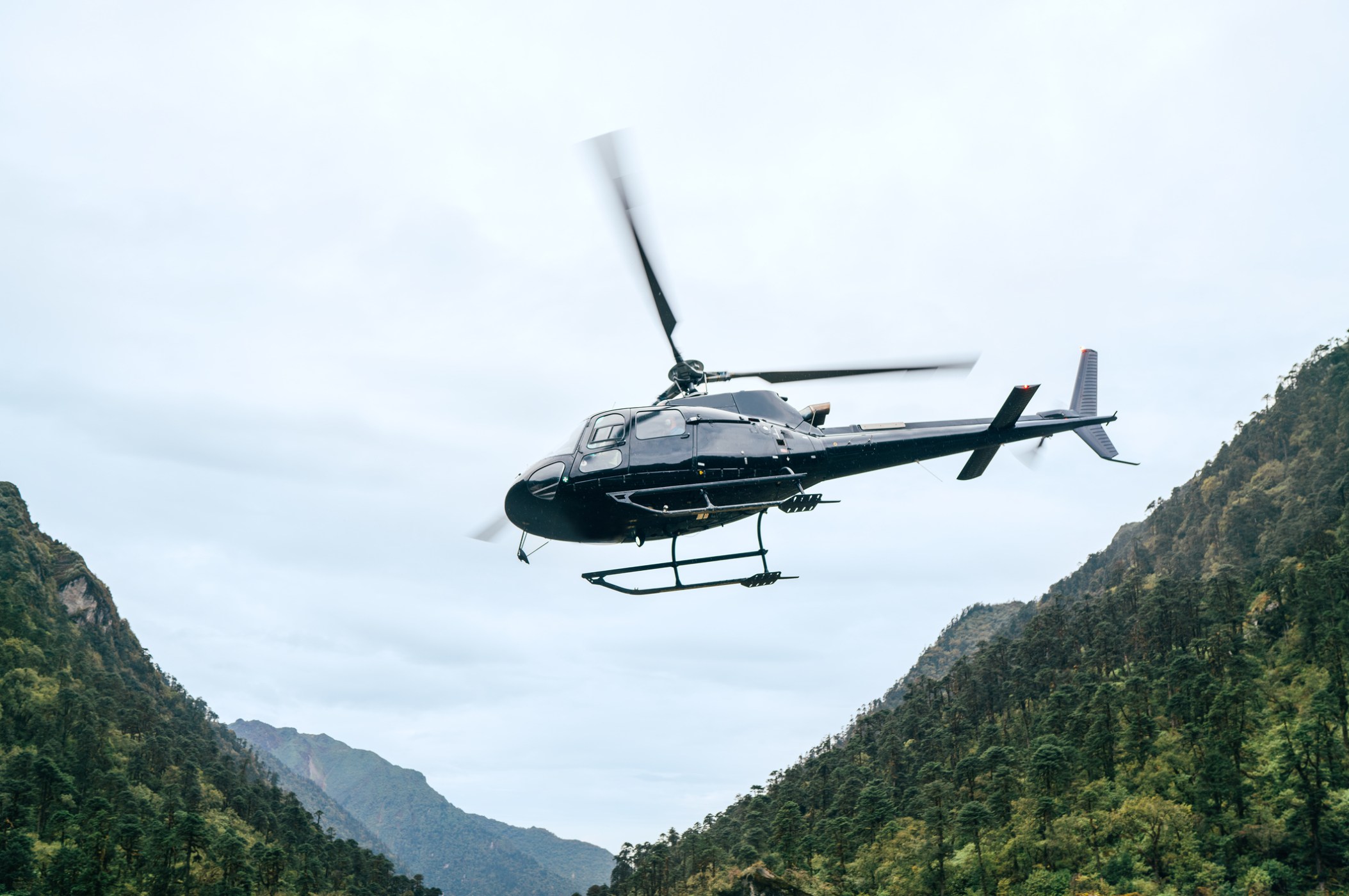 5 Reasons to Choose Helicopter Flight Training in Los Angeles